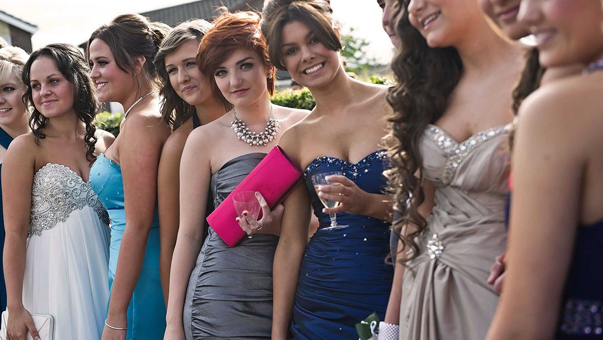 How To Rent A Charleston Limo Bus For Prom